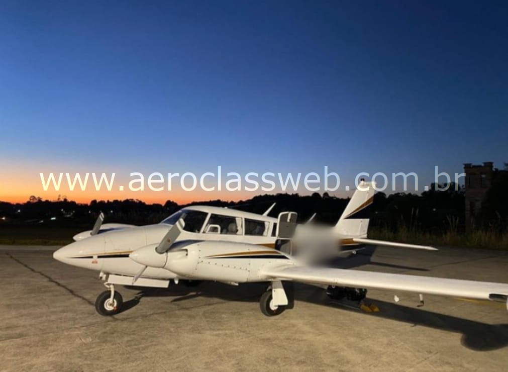 PIPER TWIN COMANCHE - 1969